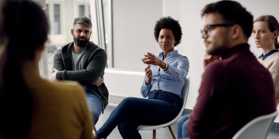 Individual Therapy vs Group Therapy • Modern Psych